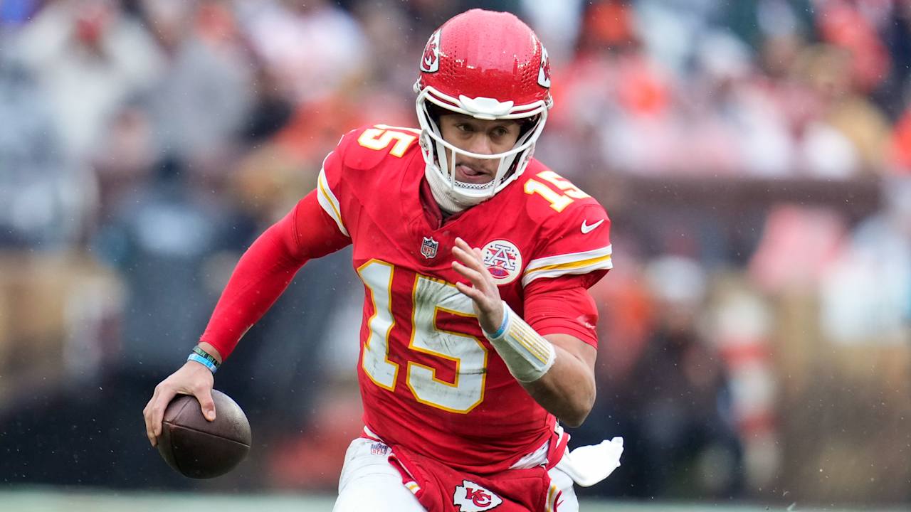 Tests confirm Chiefs QB Patrick Mahomes suffered mild high ankle sprain