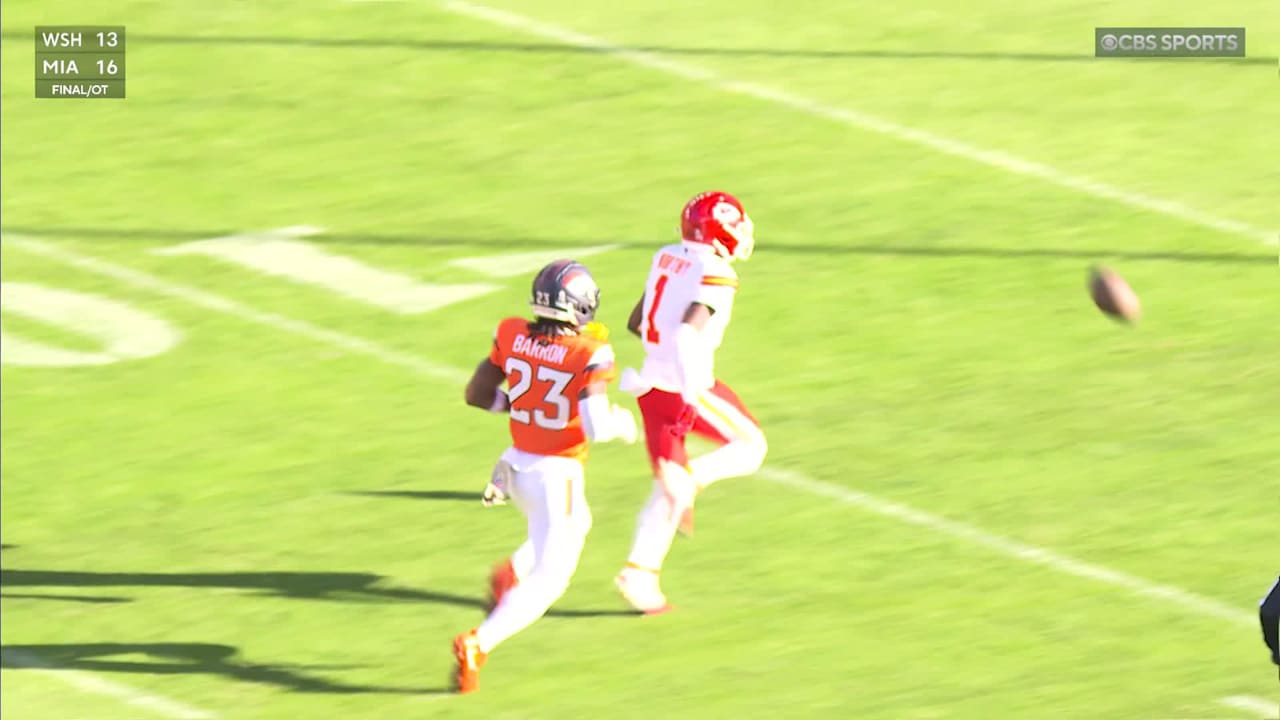 Kansas City Chiefs quarterback Patrick Mahomes overthrows wide receiver ...