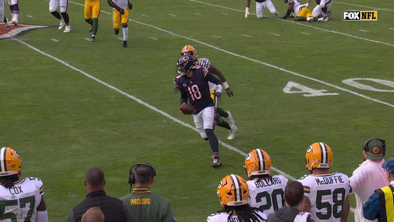 Chicago Bears quarterback Caleb Williams moves chains with 13-yard run ...