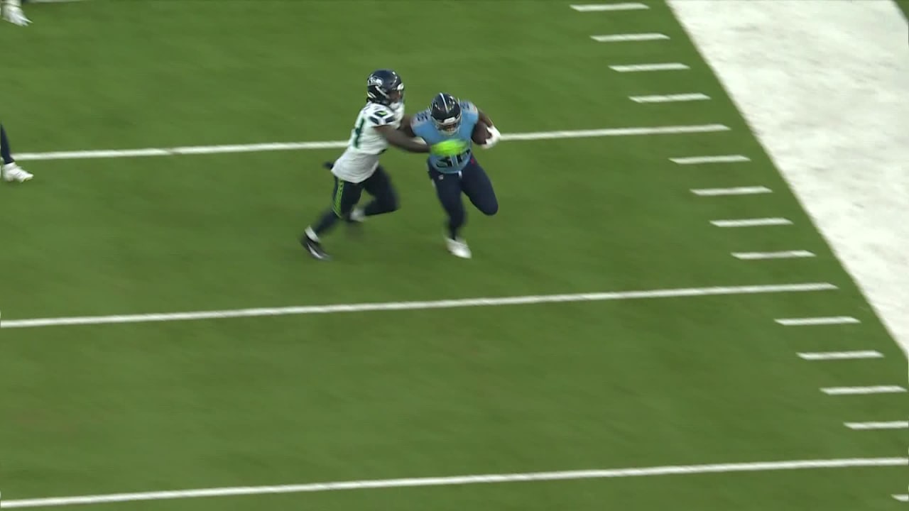 Tennessee Titans running back Julius Chestnut's start-stop motion leads ...