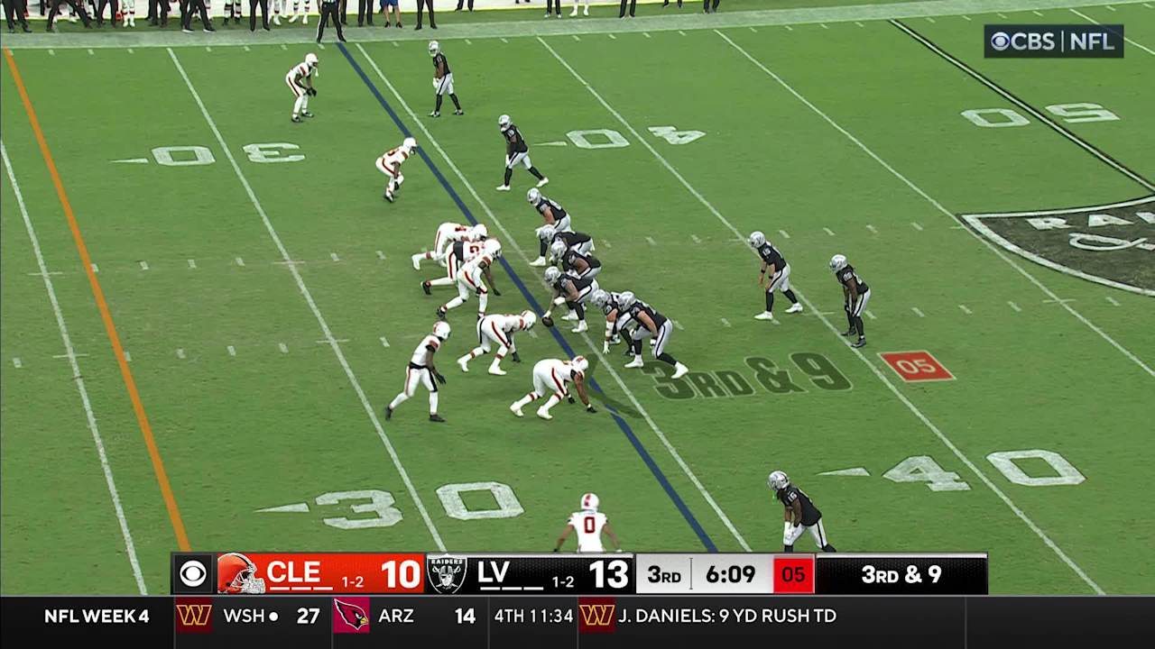 Las Vegas Raiders running back Alexander Mattison carries Browns into ...