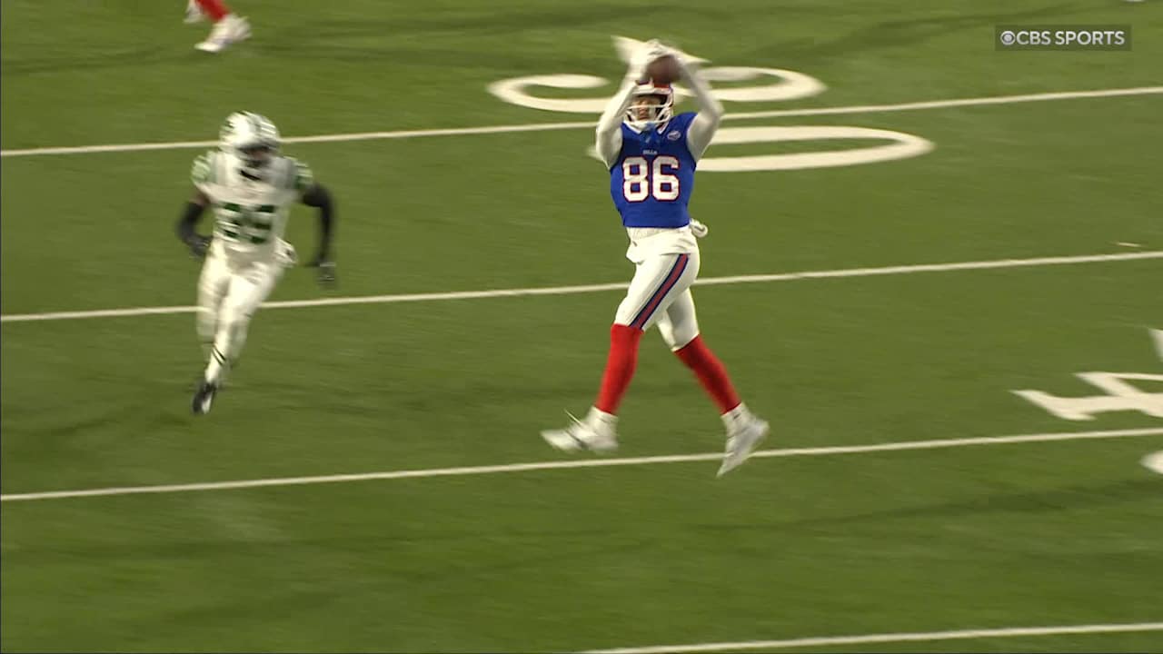 Buffalo Bills quarterback Mitchell Trubisky thwips 18-yard toss to to ...