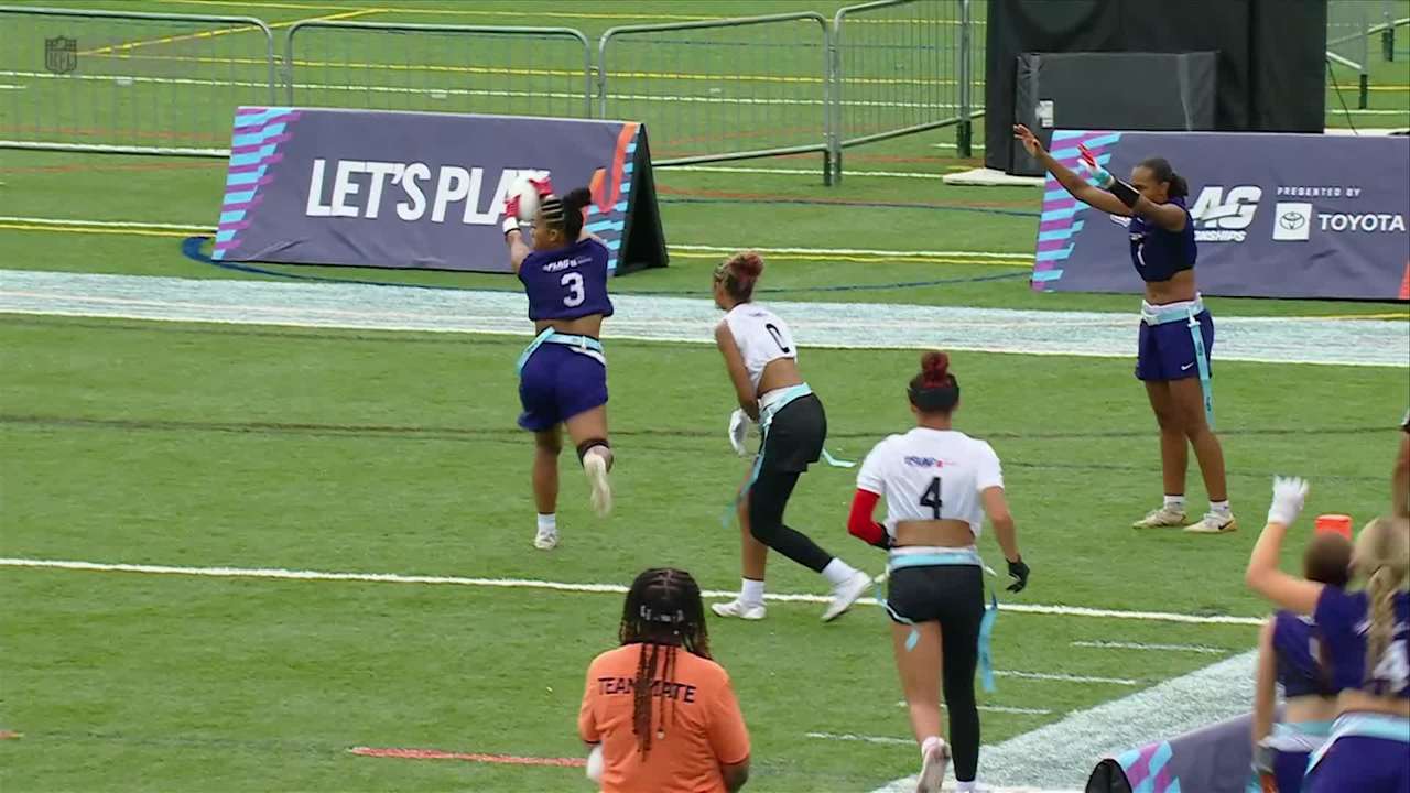 #BHC Ravens wide receiver Mariah Greenfield dodges defender and breaks ...