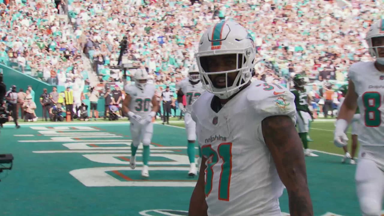 Miami Dolphins running back Raheem Mostert breaks Dolphins record | 'Hard Knocks: In Season'