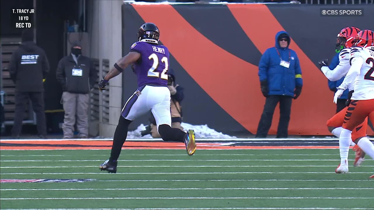 Baltimore Ravens running back Derrick Henry powers through Cincinnati ...