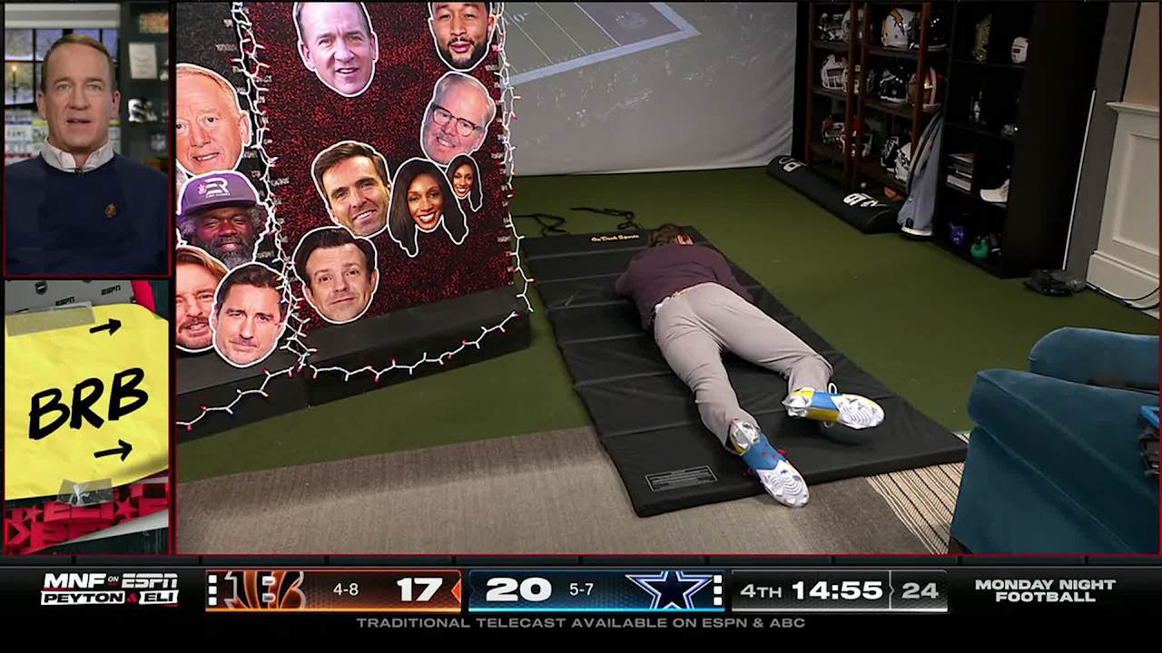 Eli Manning demonstrates the perfect quarterback slide