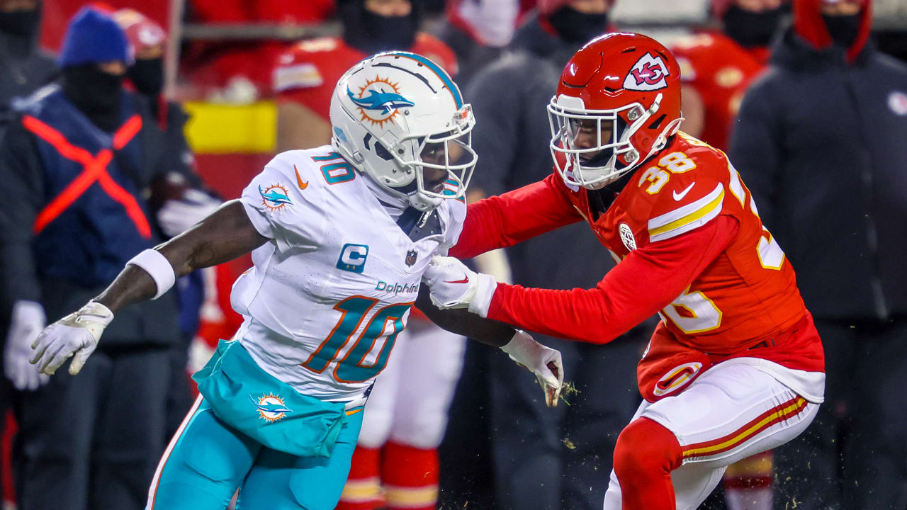 Dolphins WR Tyreek Hill jokes Chiefs CB L'Jarius Sneed 'jammed' him to 'Cancun'