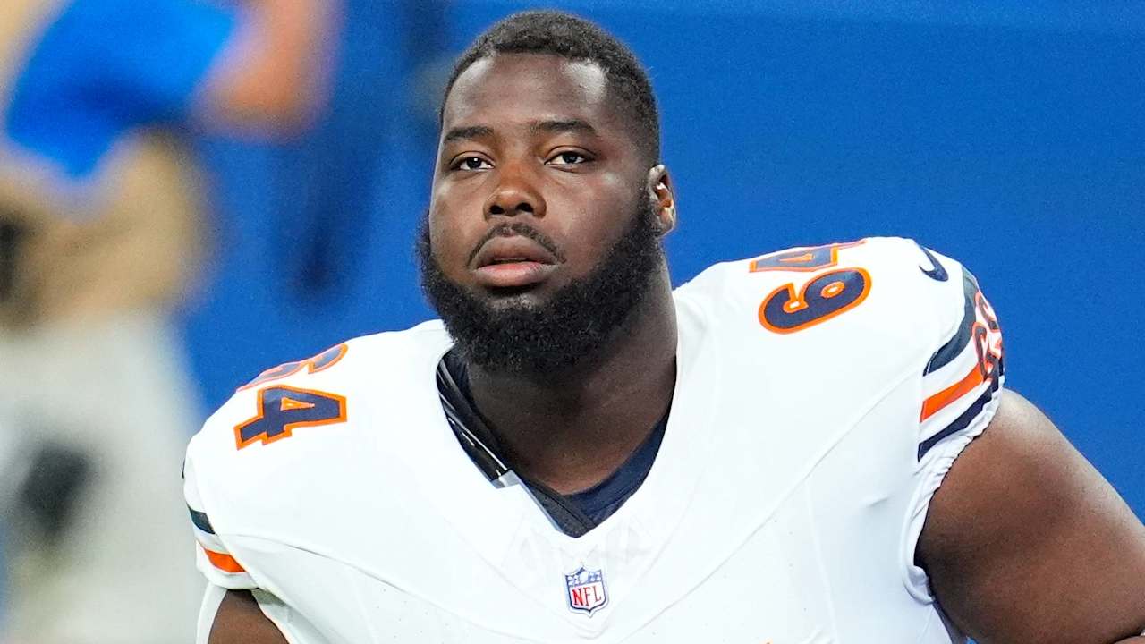 Bears cut veteran guard Nate Davis in latest change to struggling offense