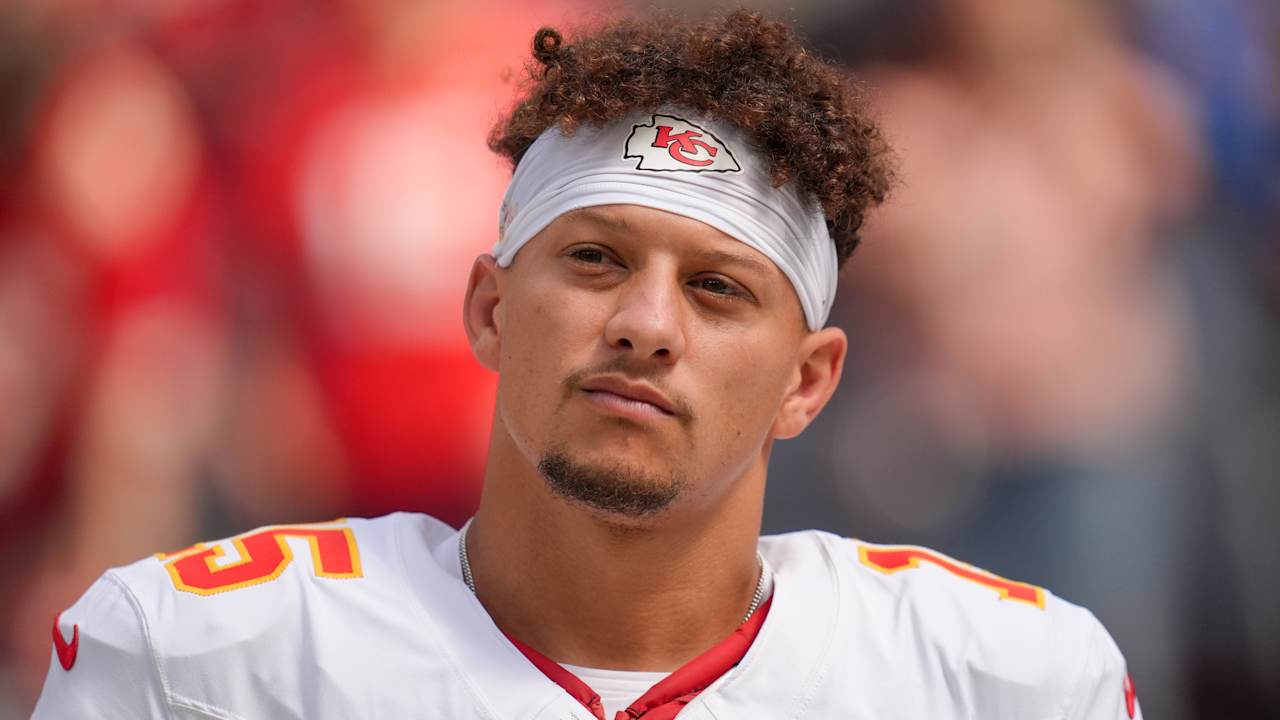 Patrick Mahomes isn't pining for Chiefs to make move for receiver after trade-filled Tuesday