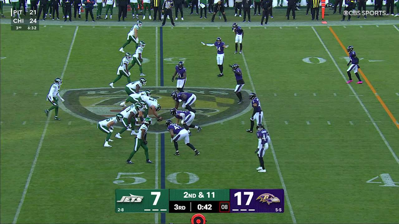 New York Jets quarterback Tyrod Taylor escapes would-be sack to locate ...