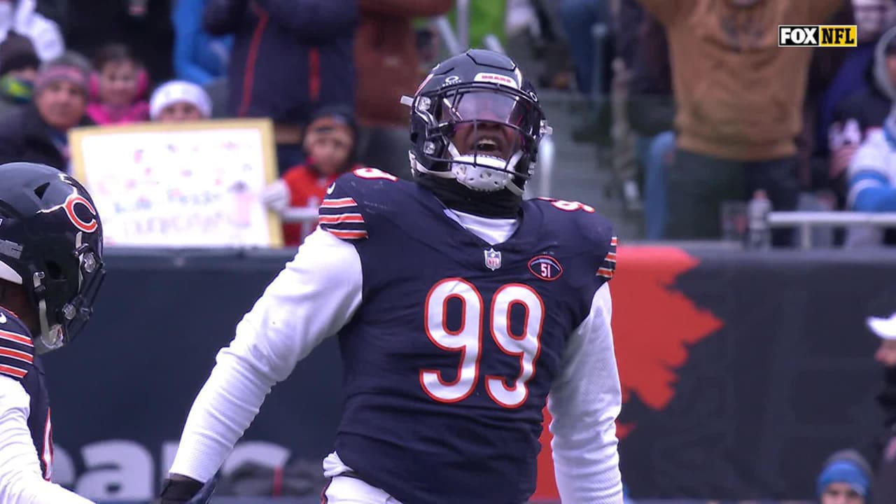 Chicago Bears defensive tackle Gervon Dexter Sr. engulfs Detroit Lions ...