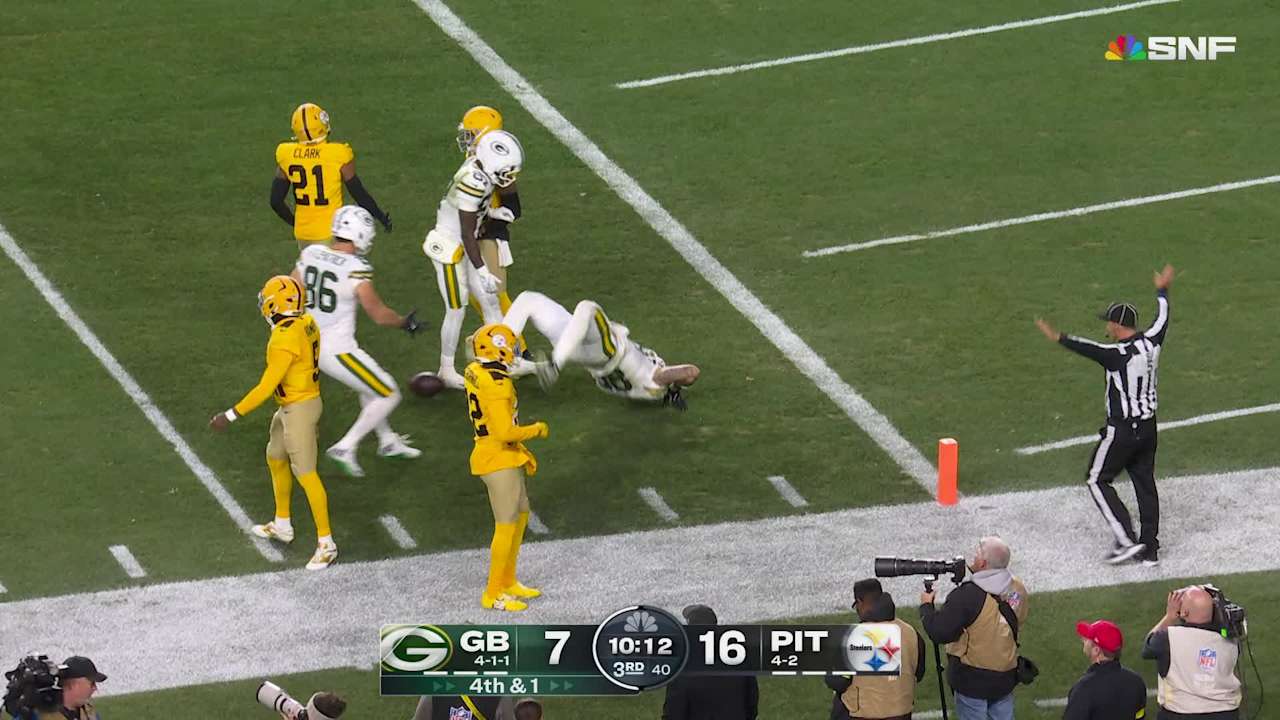 Green Bay Packers tight end Tucker Kraft hits the kip-up after his 7 ...