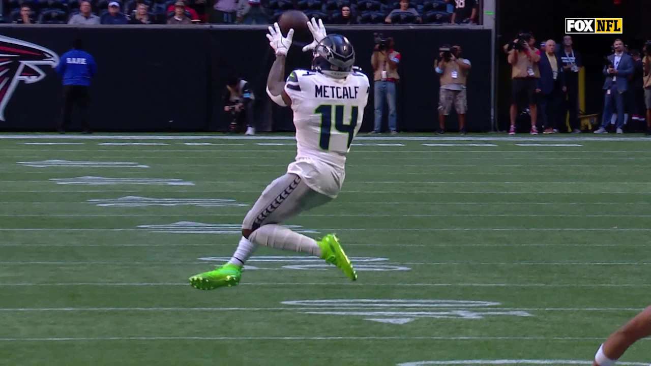 Seattle Seahawks wide receiver DK Metcalf reels in 22-yard toss from ...