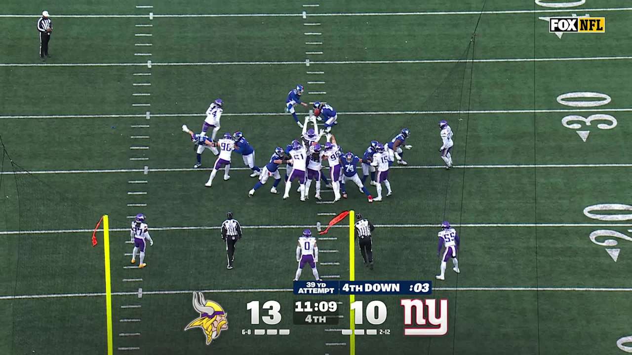 New York Giants kicker Ben Sauls' 39-yard field goal curves quite a bit ...