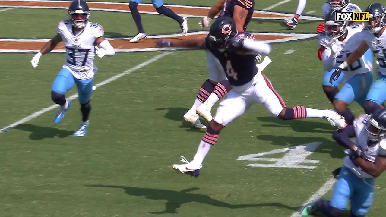 Chicago Bears running back D'Andre Swift takes flight for huge hurdle over Tennessee Titans ...
