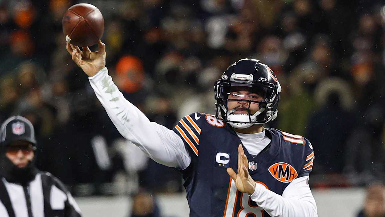 Bears QBs coach J.T. Barrett wants Caleb Williams to 'do less': 'Take ...