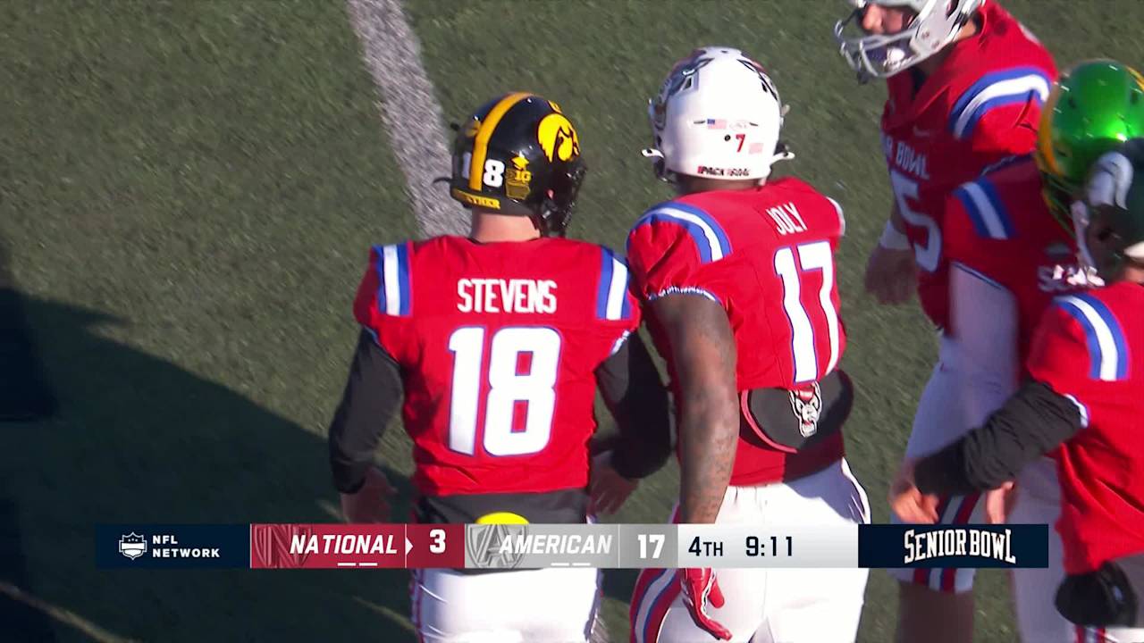 Iowa kicker Drew Stevens nails 51-yard field goal into a swirling wind ...