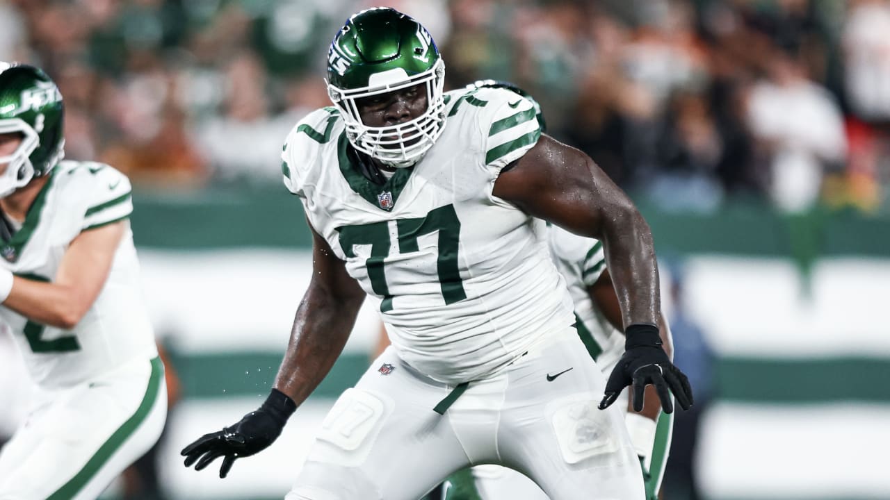 Eagles sign ex-Jets OT Mekhi Becton to one-year deal
