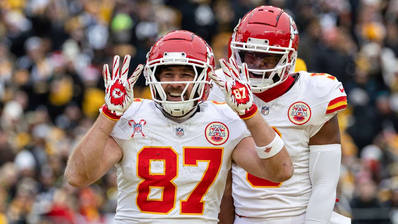 TE Travis Kelce wanted to show Tony Gonzalez 'some love' with 'big tribute' after passing him on ...