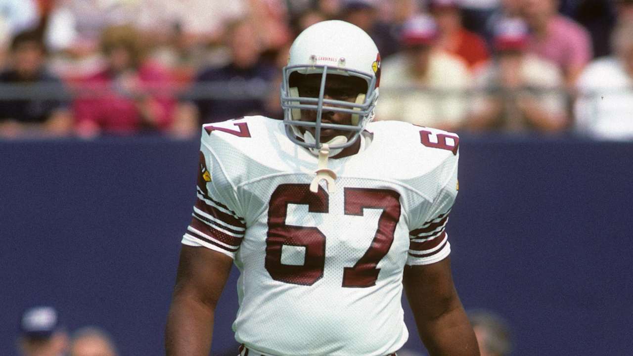 Cardinals three-time Pro Bowl left tackle Luis Sharpe dies at 65