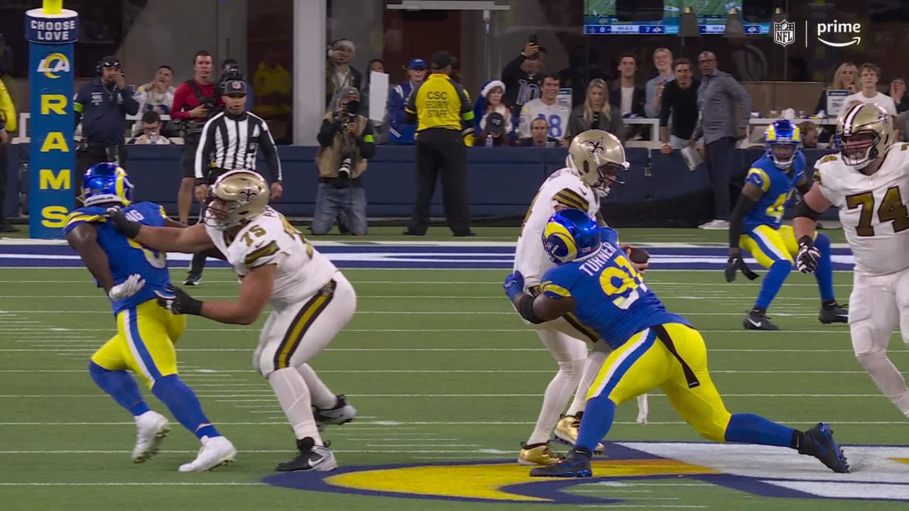 Los Angeles Rams rookie defensive tackle Kobie Turner boosts his rookie ...