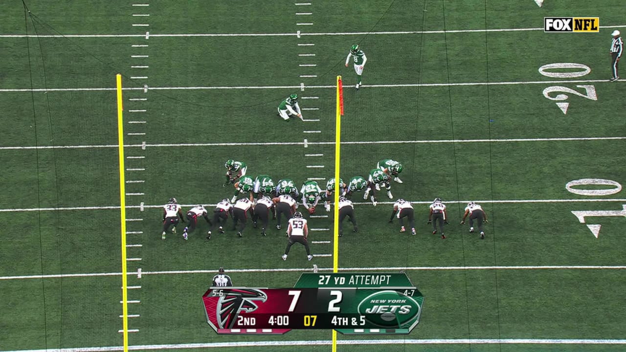 New York Jets kicker Greg Zuerlein's 27-yard FG corkscrews inside upright
