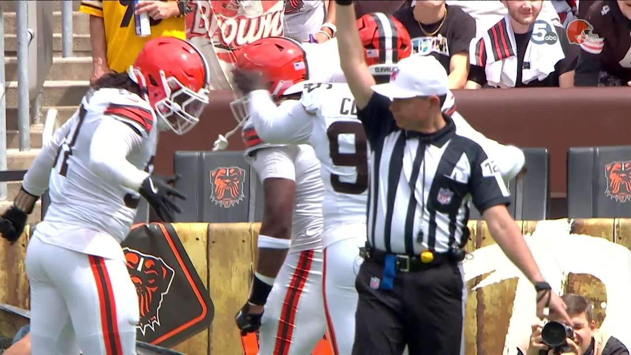 Cleveland Browns defensive end Alex Wright sacks Los Angeles Rams ...