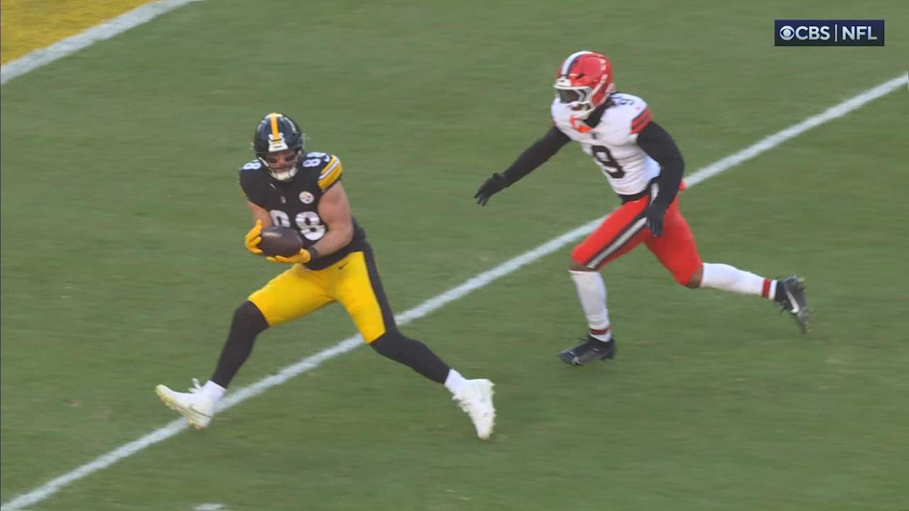 Pittsburgh Steelers quarterback Russell Wilson's 20-yard touchdown ...