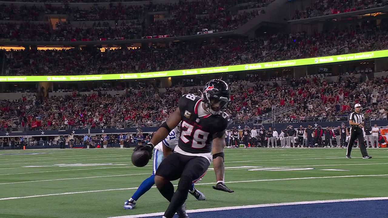Houston Texans running back Joe Mixon bounces outside for his second TD score