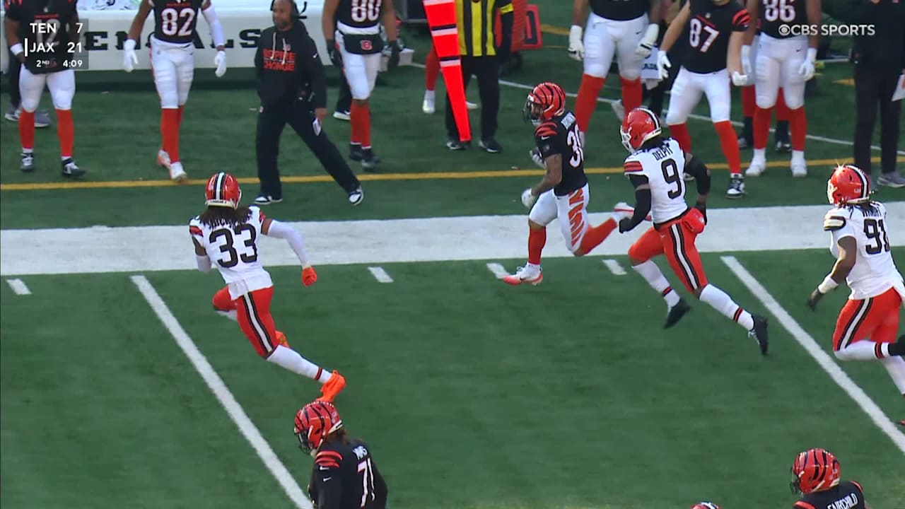 Cincinnati Bengals running back Chase Brown floors his gas pedal down ...