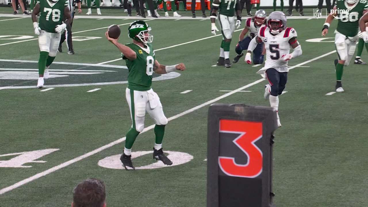 New York Jets quarterback Aaron Rodgers flees collapsed pocket for ...