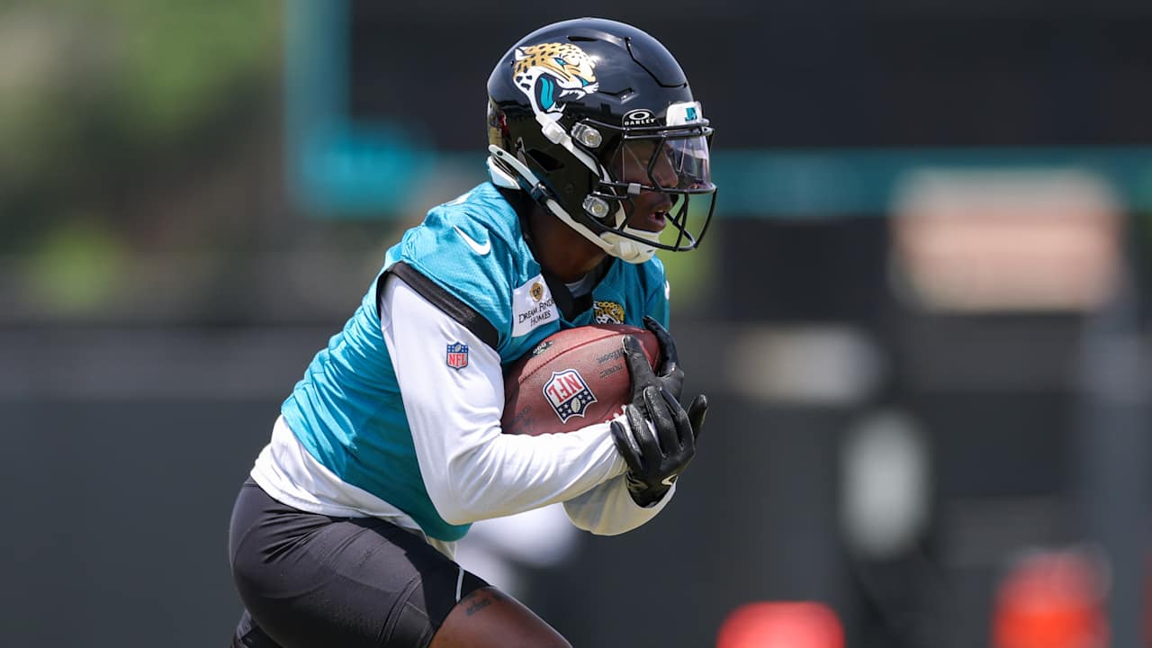 Jaguars RB Travis Etienne blocking out trade chatter: 'I just have to ...