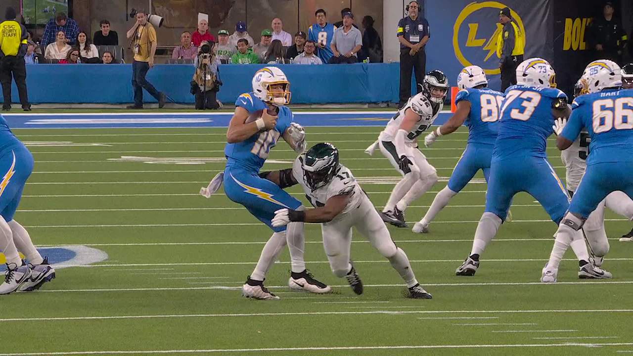 Los Angeles Chargers quarterback Justin Herbert incredibly escapes ...
