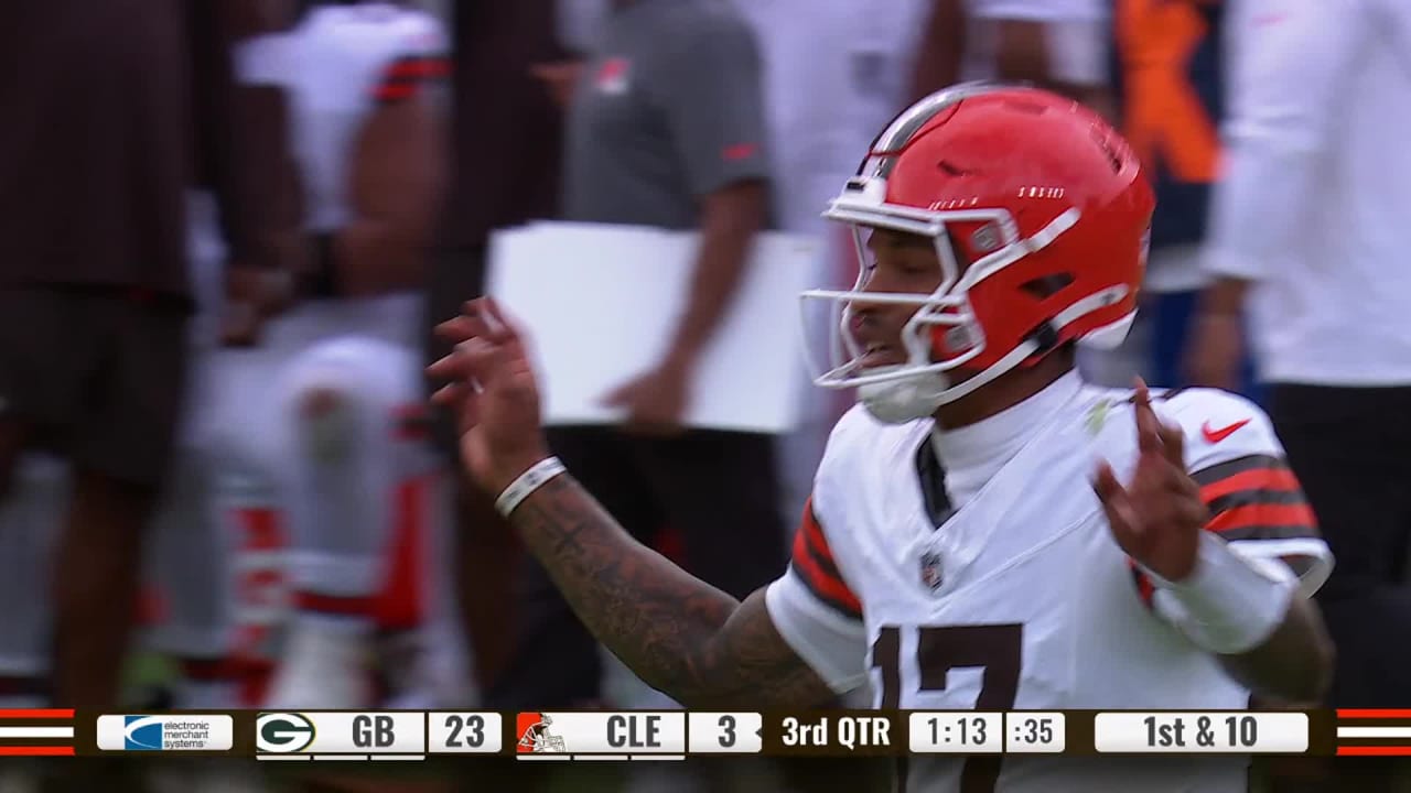 Cleveland Browns quarterback Dorian Thompson-Robinson threads the ...