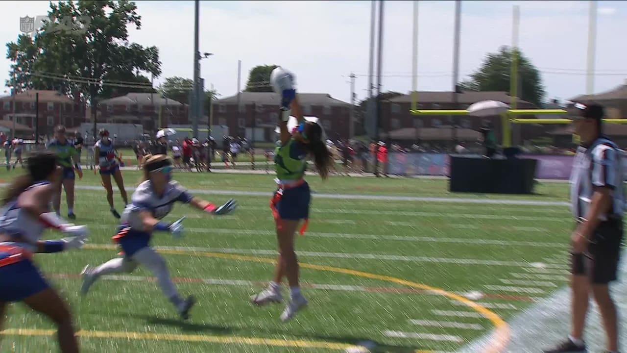 Conquer Socal receiver Sophie Guitron goes up high to make grab for ...