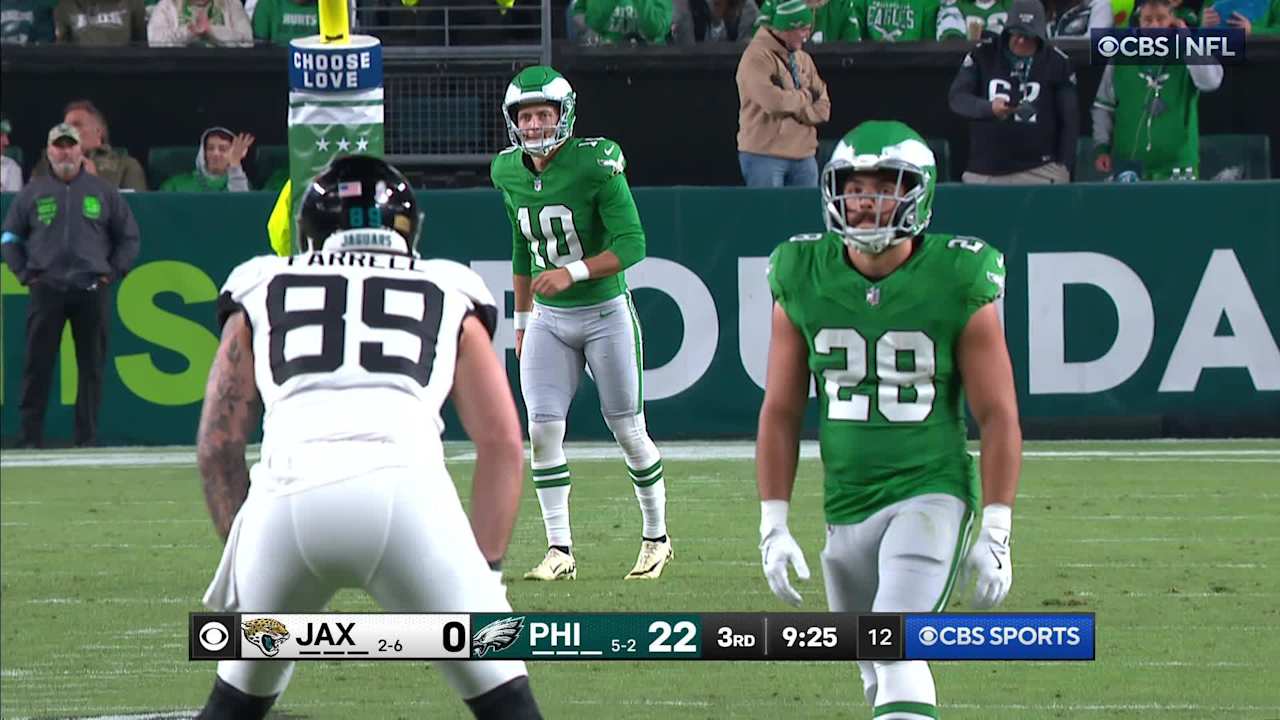 Jacksonville Jaguars running back Tank Bigsby bulldozes an Eagle into ...