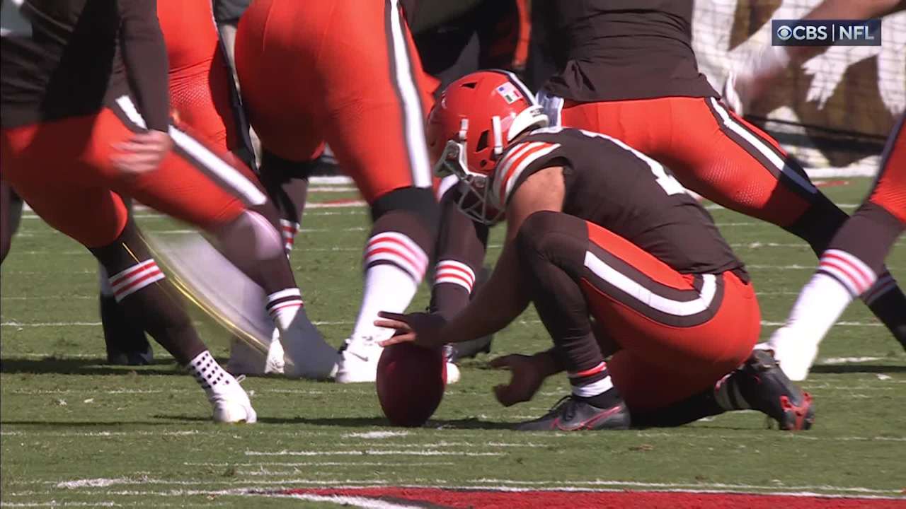 Cleveland Browns kicker Dustin Hopkins' 49-yard FG try misses wide left ...
