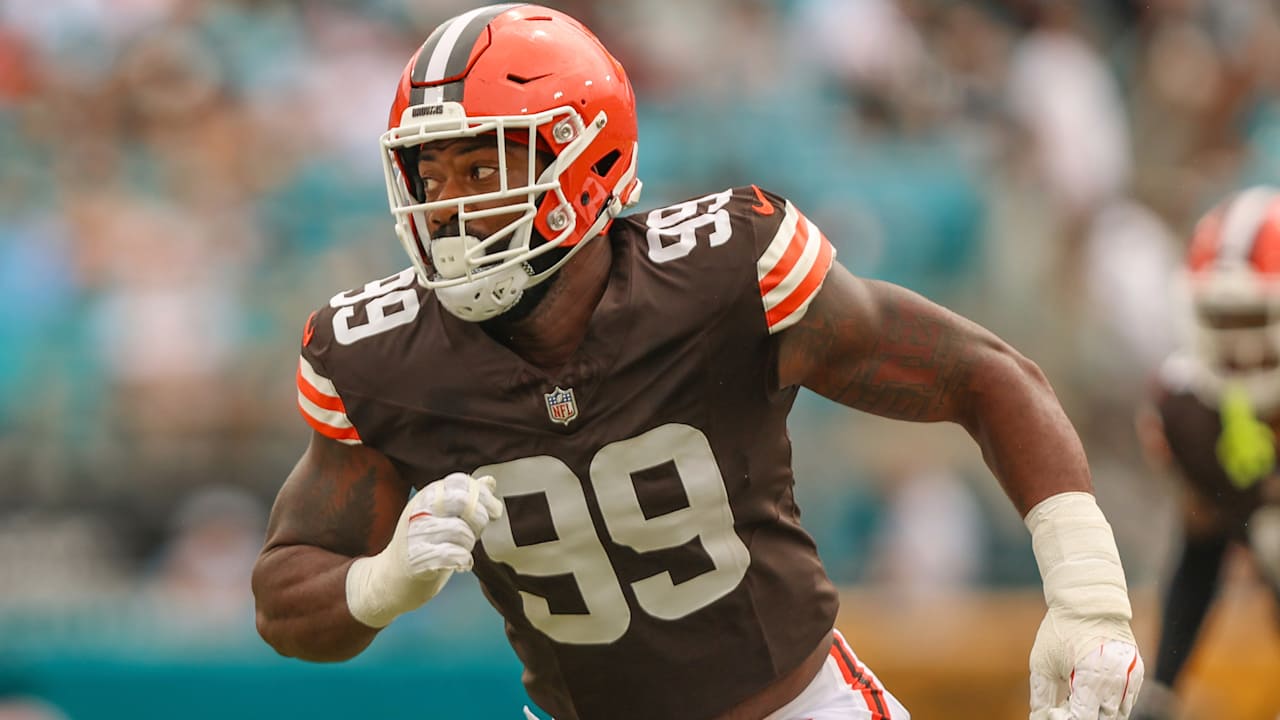 Browns trading pass rusher Za'Darius Smith to Lions
