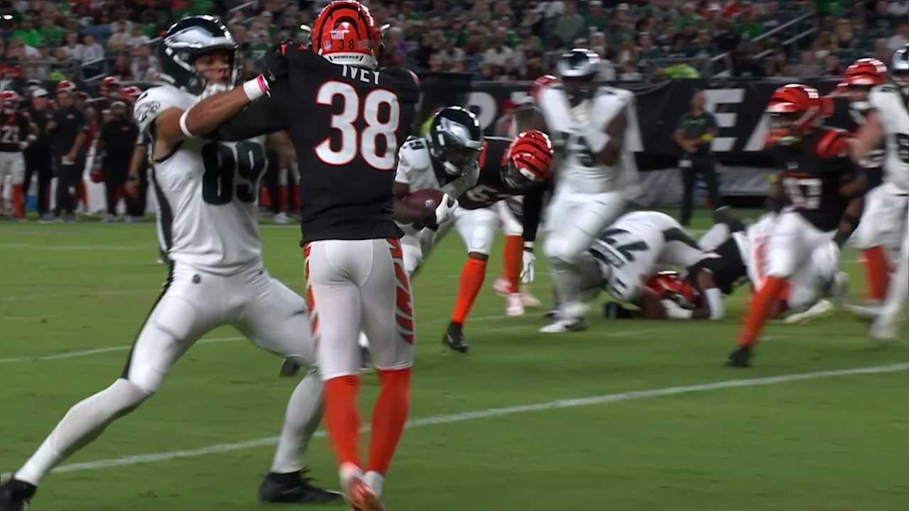 Philadelphia Eagles rookie running back ShunDerrick Powell's nifty juke ...