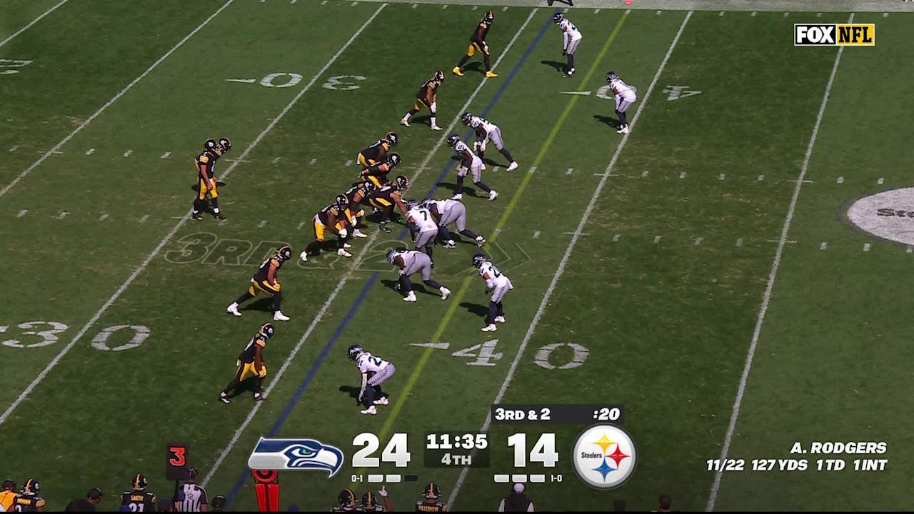 Pittsburgh Steeers quarterback Aaron Rodgers' 20-yard sideline dime to ...