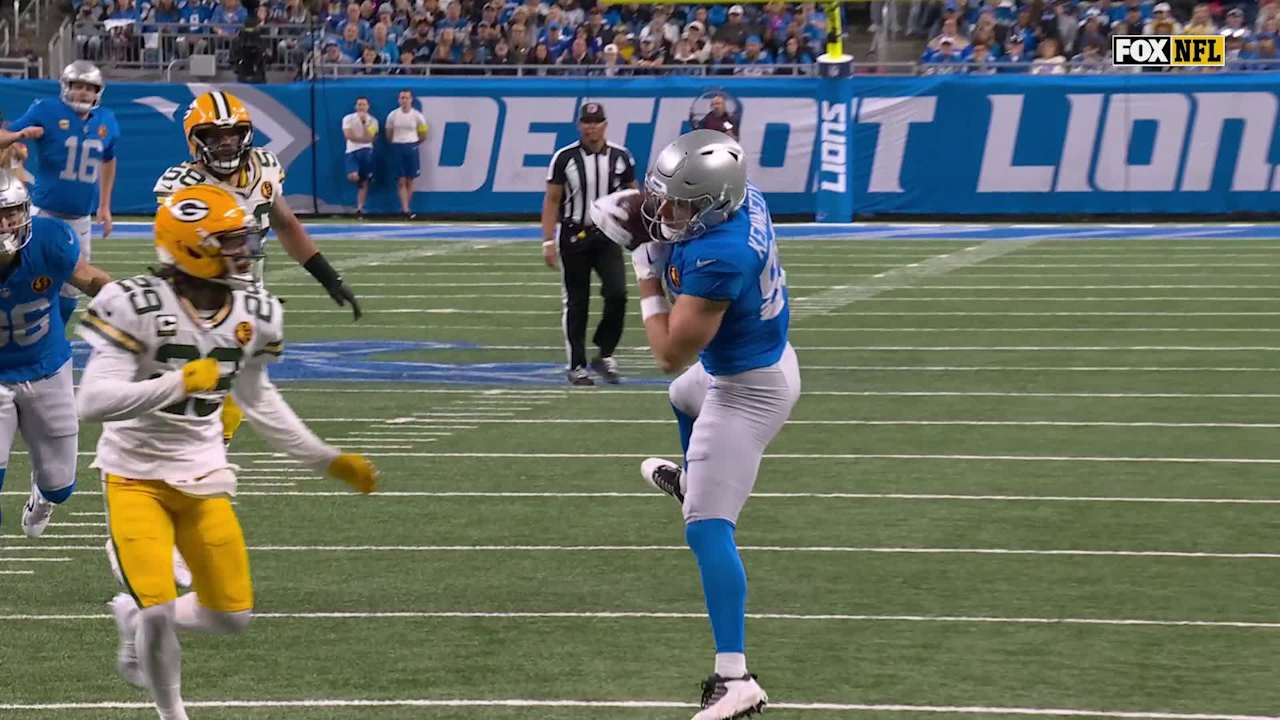 Detroit Lions quarterback Jared Goff's 23-yard dart hits a leaping wide ...