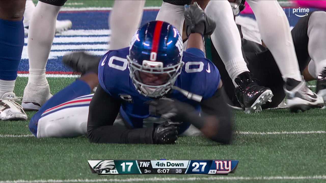 New York Giants linebacker Brian Burns' second sack of night comes in ...