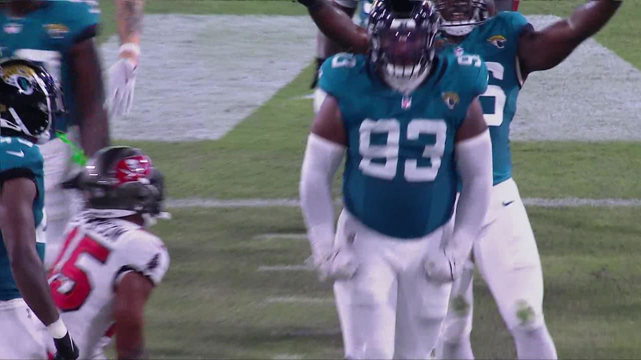 Jacksonville Jaguars defensive lineman Tyler Lacy swarms Tampa Bay ...