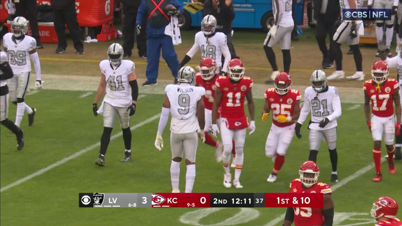 Kansas City Chiefs quarterback Patrick Mahomes connects with wide ...