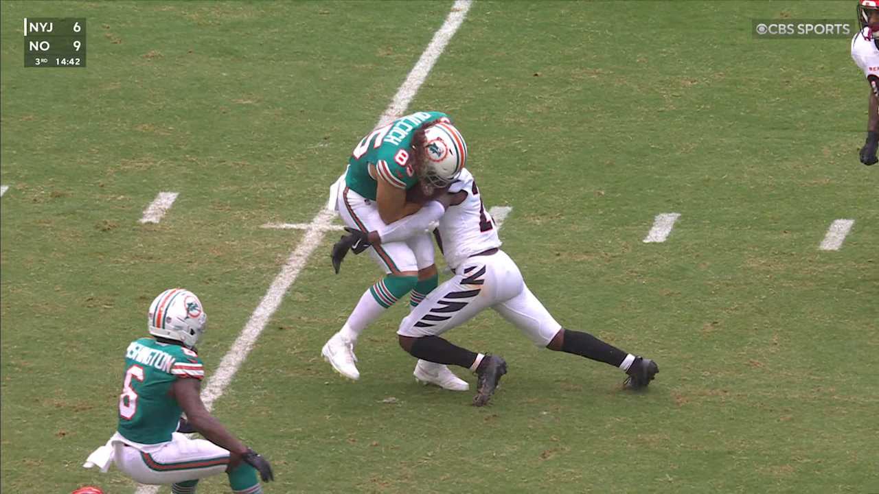 Cincinnati Bengals safety Jordan Battle bops Miami Dolphins tight end ...