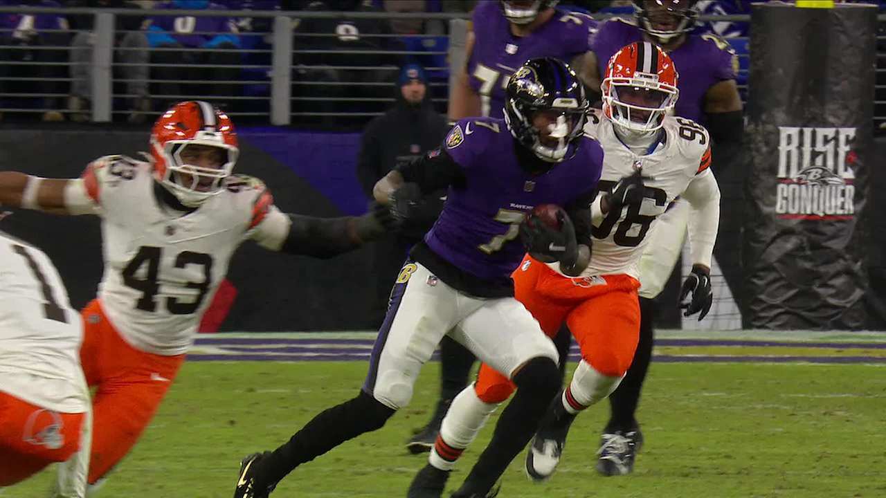 Baltimore Ravens quarterback Lamar Jackson locates wide receiver Rashod ...