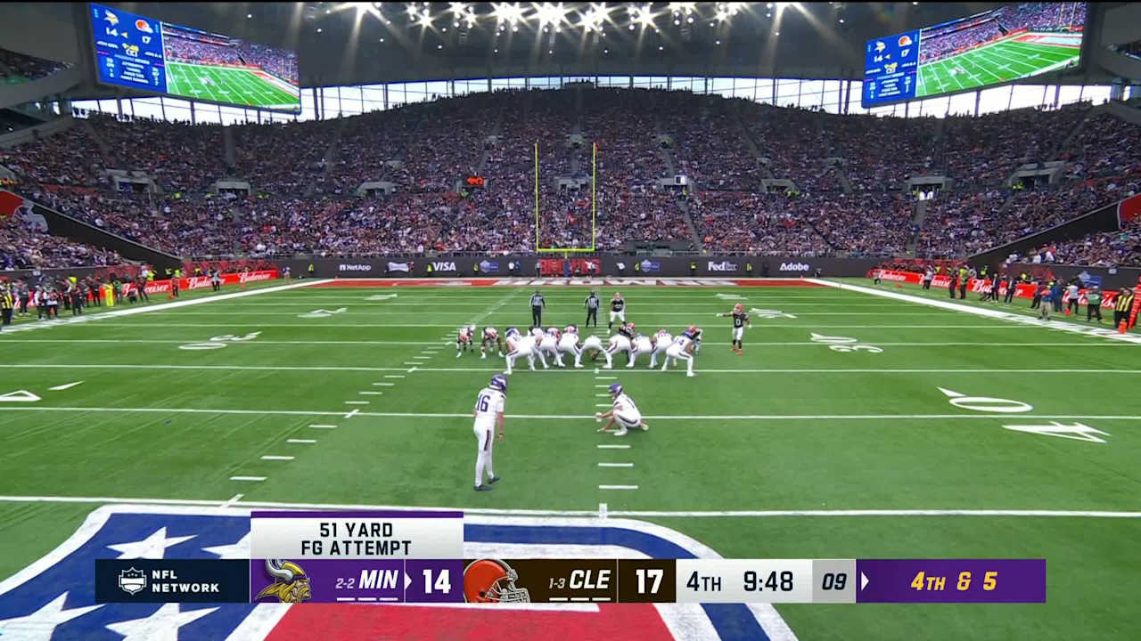 Minnesota Vikings kicker Will Reichard's 51-yard FG try exits stage right