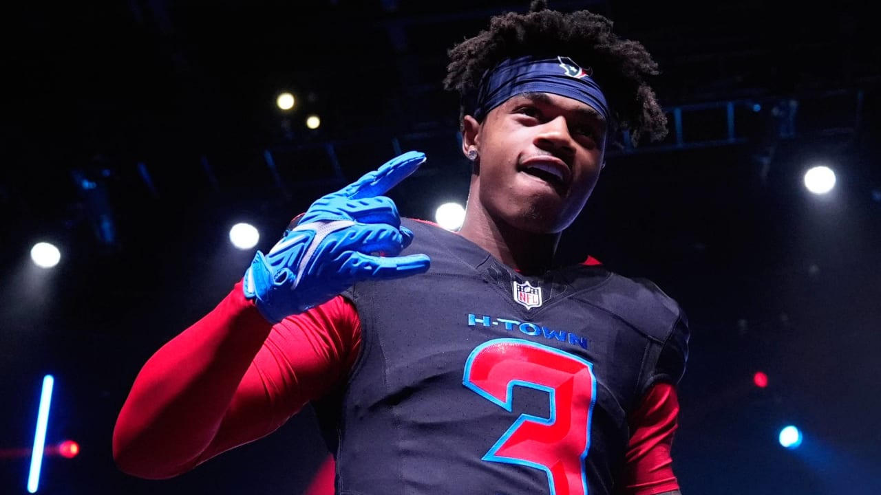 Texans WR Tank Dell running routes, looking healthy three weeks after ...