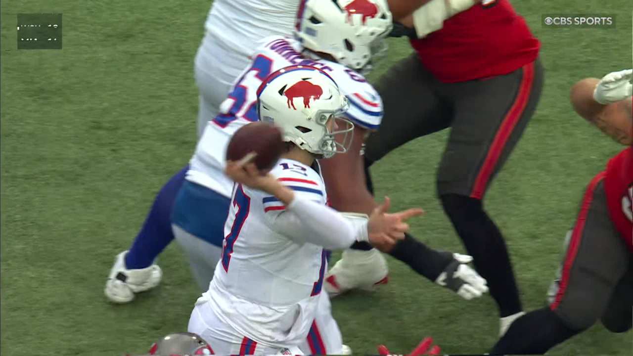 Buffalo Bills quarterback Josh Allen steps up and threads needle to ...