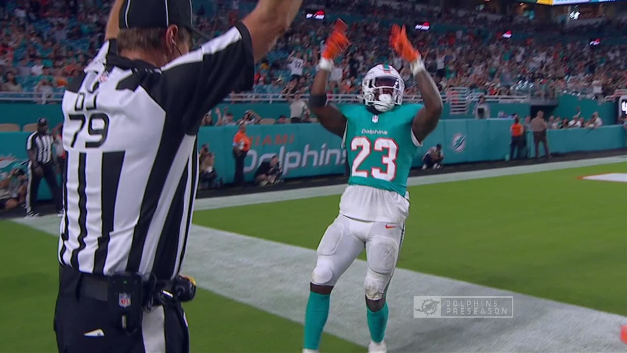 Pylon-reach touchdown! Miami Dolphins running back Jeff Wilson Jr. stays in bounds after the ...